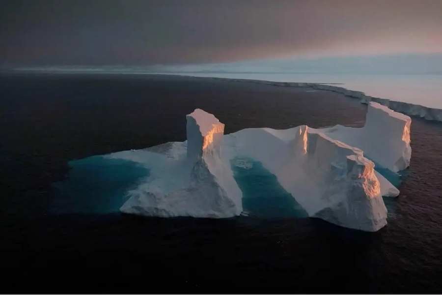 El mega iceberg A23a encalló cerca de las Islas Georgias - El Rompehielos